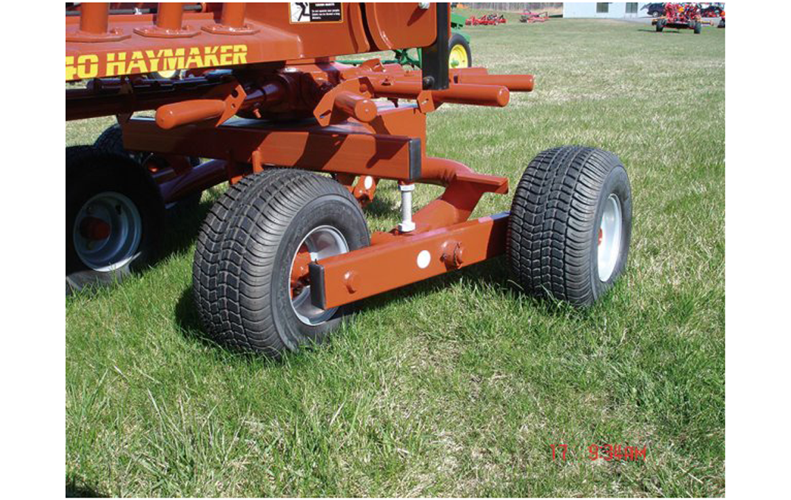 HR1140 Rotary Hay Rake with an 11' Sweep Raking Width