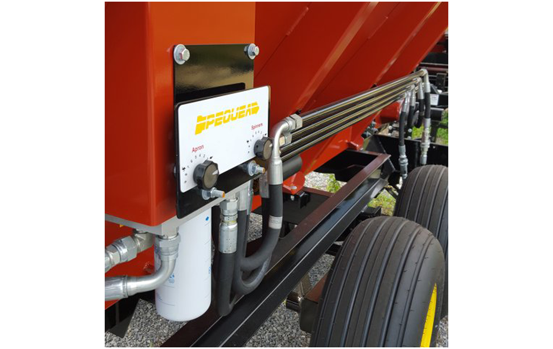 SL6 | Lime Spreader | Agriculture Equipment | Pequea Machine