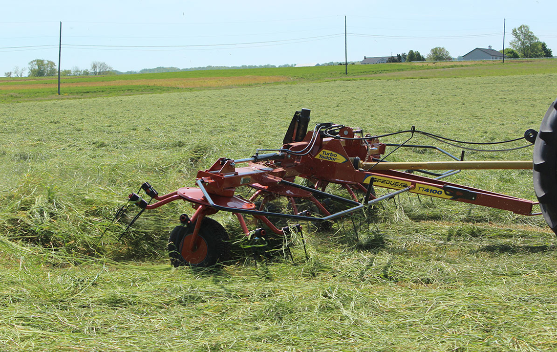 HT4102 | Turbo Hay Tedder | Agriculture Equipment | Pequea